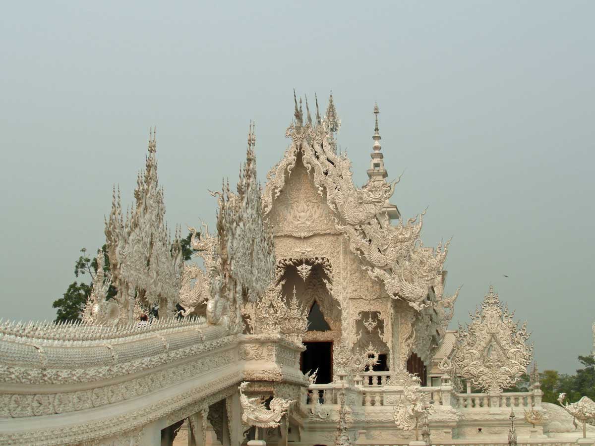 Wat Rong Khun – the weird white temple of Chiang Rai