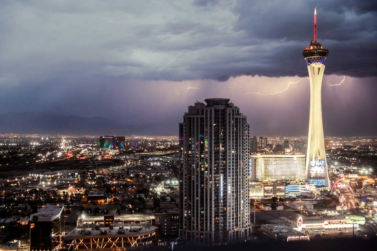 Plan your visit to the Strat Tower observation deck: Opening hours ...